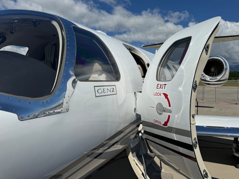 OneFlight International offers light jet card at $5,500 per hour