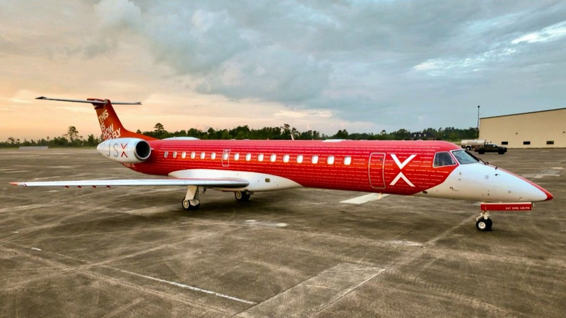 JSX celebrates 'best airline' award by honoring employees