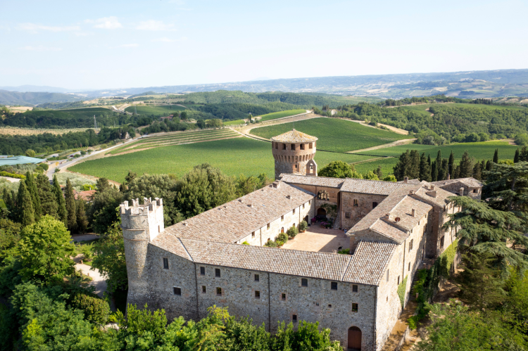 VistaJet launches luxury private jet travel experiences